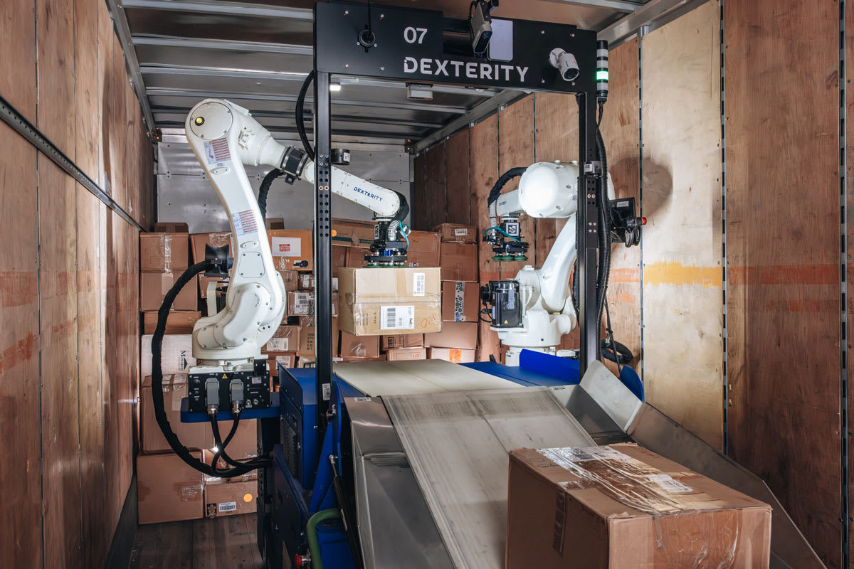 FedEx Testing AI Truck-Loading Robots | Heavy Duty Trucking