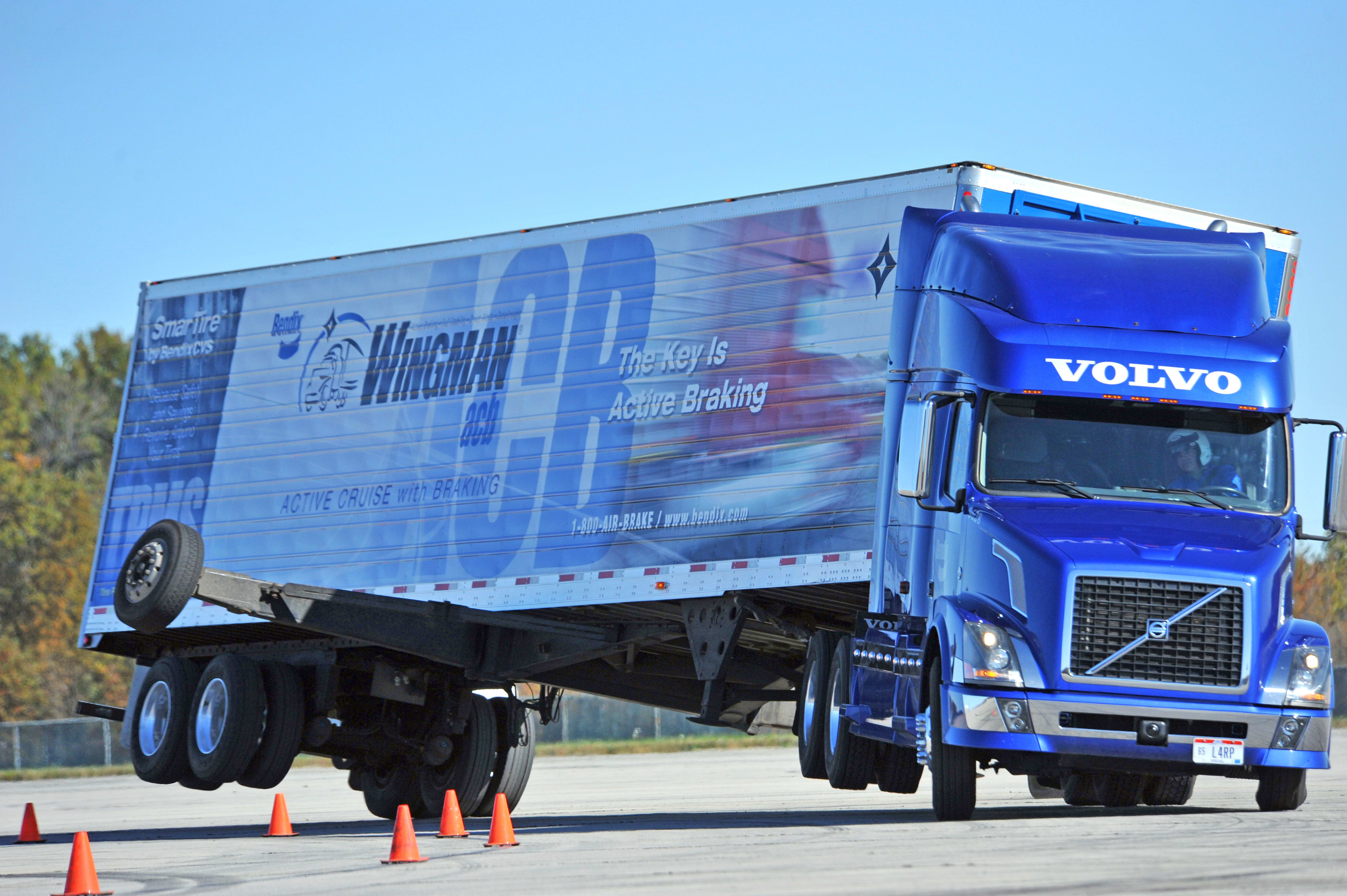 Bendix Improves TABS-6 Advanced roll stability system | Heavy Duty Trucking