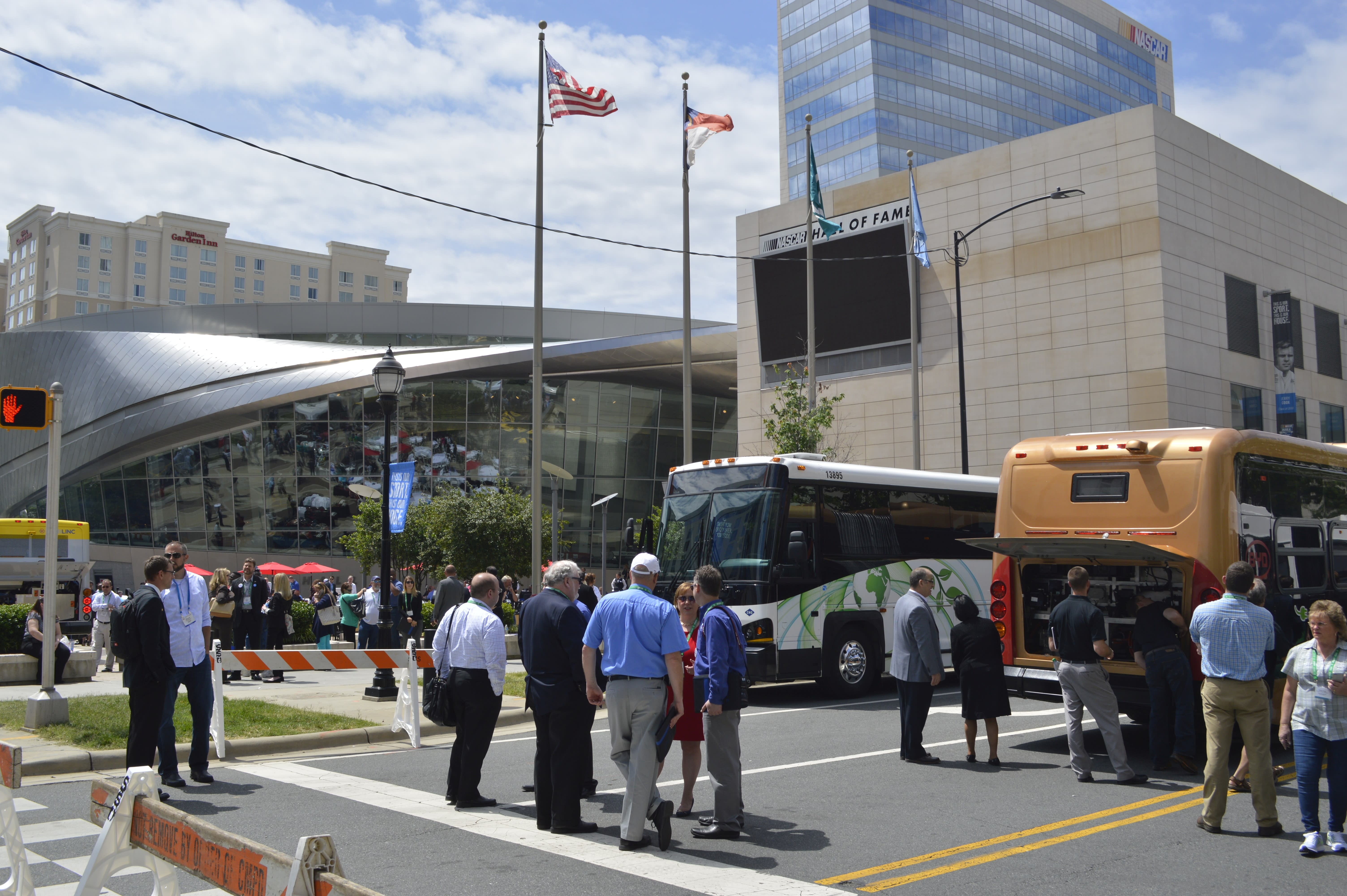 [Photos] APTA 2016 Vehicle Display - Bus & Paratransit Conference | Metro