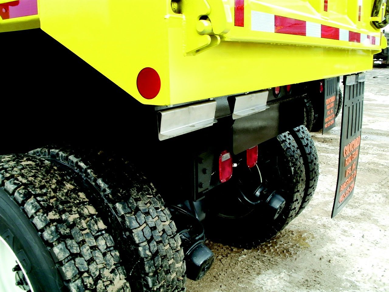 Fast Flaps Secure Mud Flaps Without Damaging Them | Heavy Duty Trucking