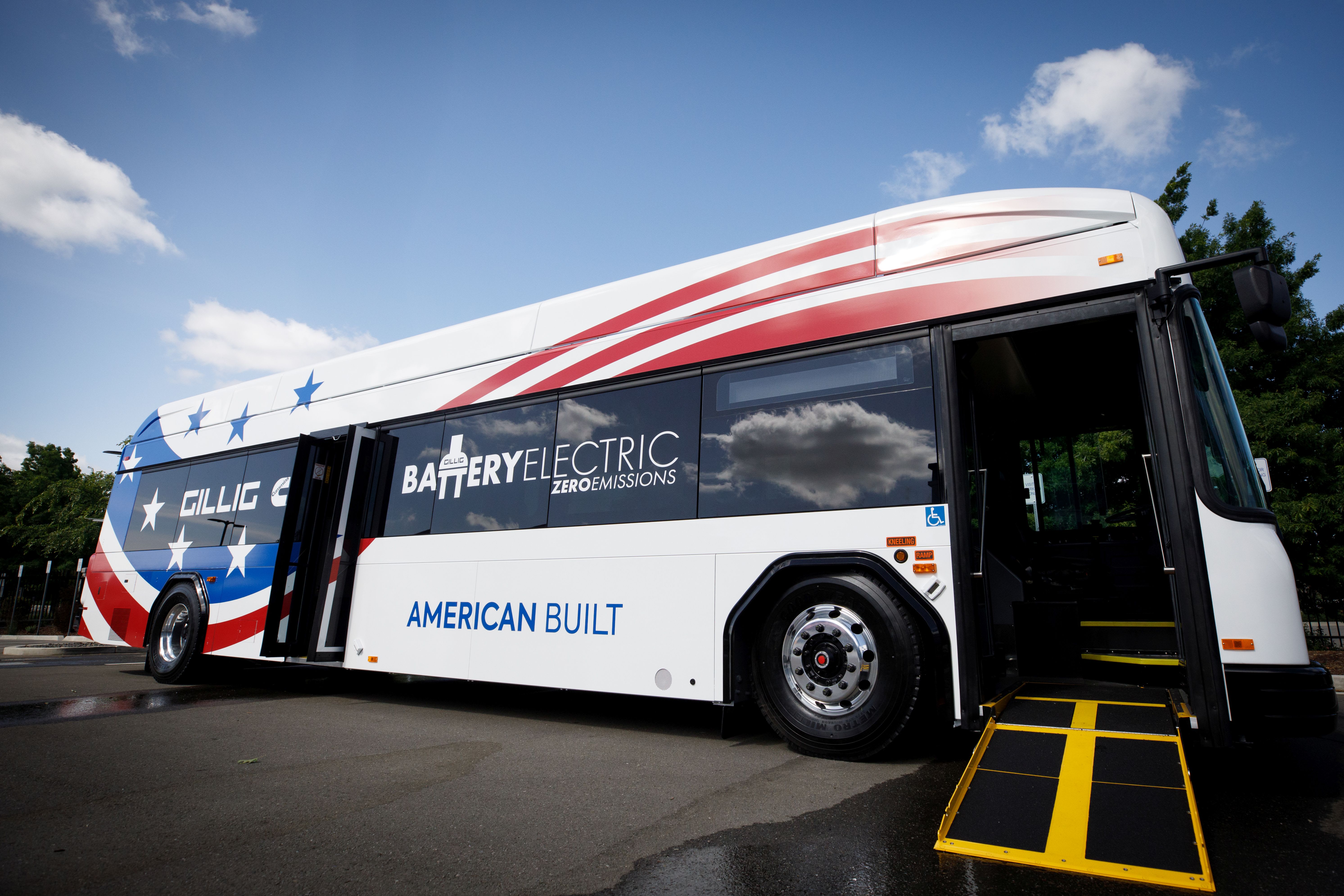 GILLIG unveils new 40-foot battery electric bus | Metro