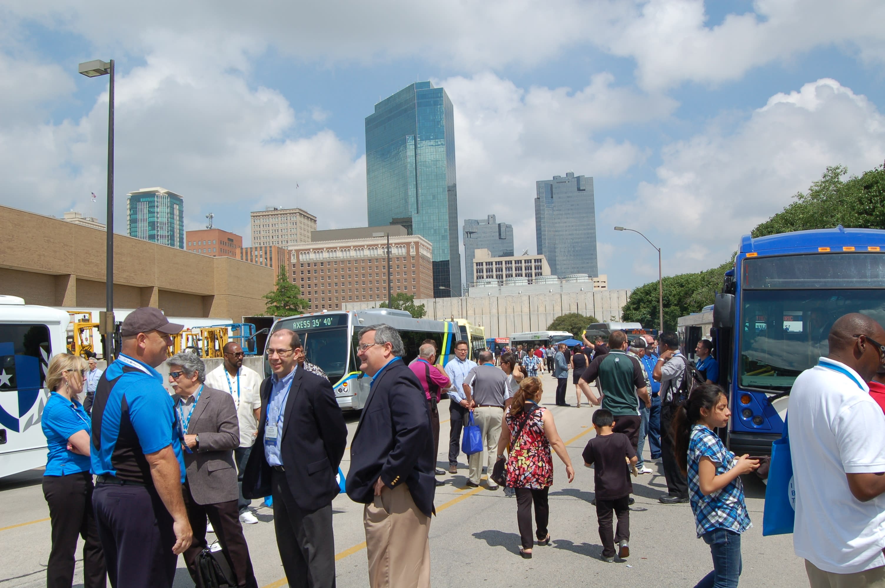 Photos: APTA Bus & Paratransit Bus Showcase | Metro