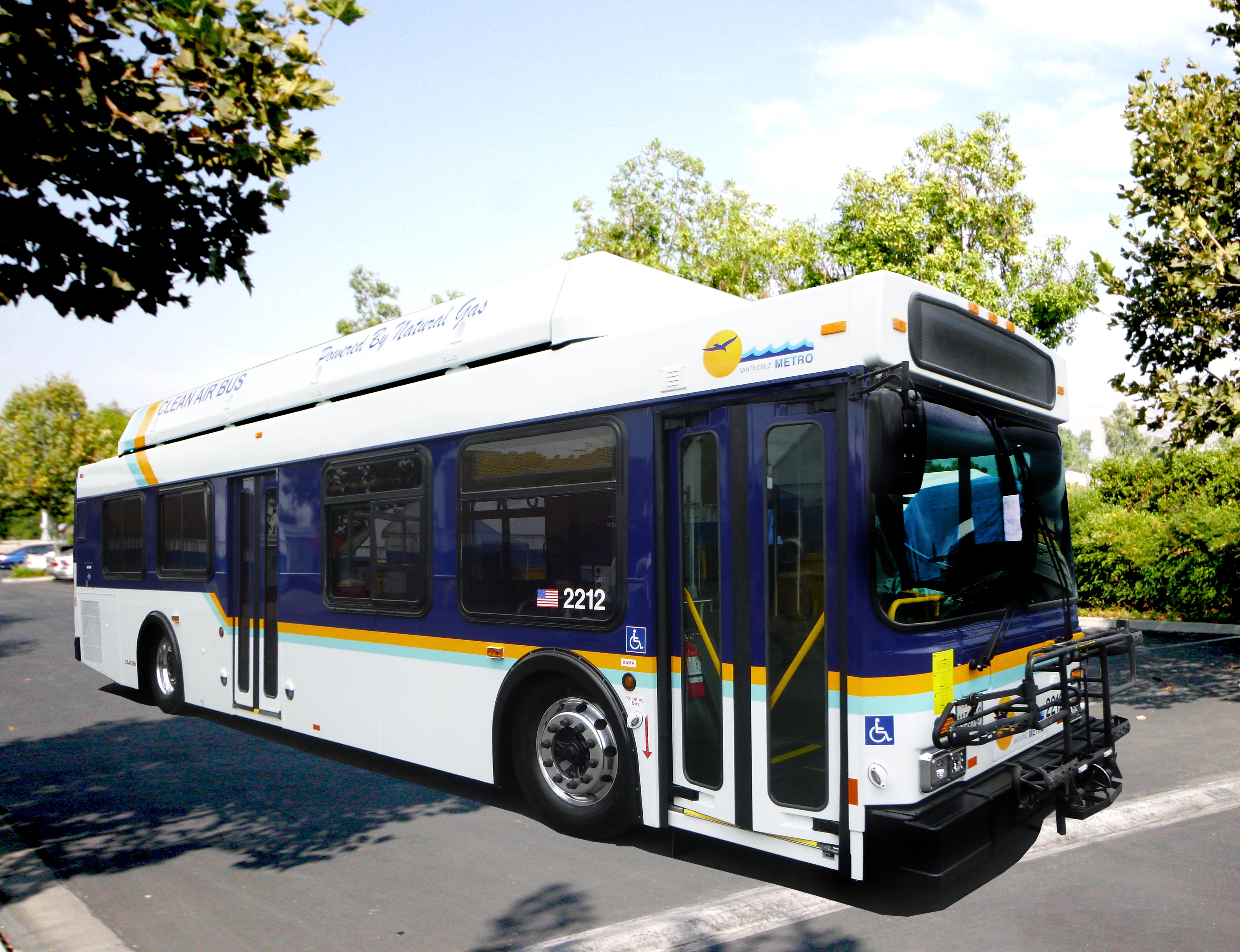CCW Delivers 4 Rehabbed Buses to Santa Cruz Metro | Metro