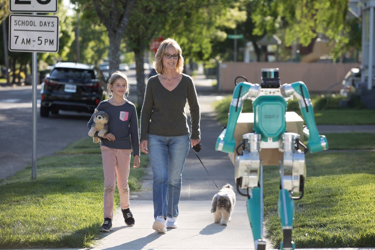 Autonomous Delivery Robots Go Mainstream [Photos] | Heavy Duty Trucking