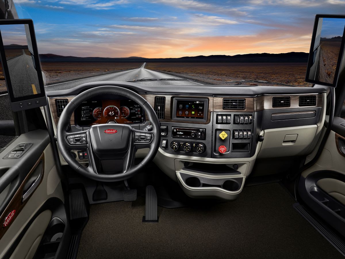 Peterbilt Unveils Rear-View Camera System | Heavy Duty Trucking