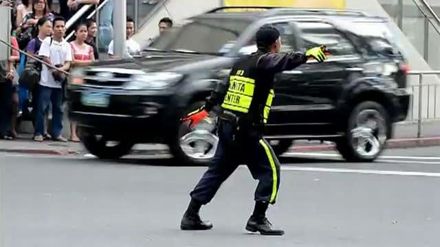 Dancing Filipino Traffic Cop | Police Magazine