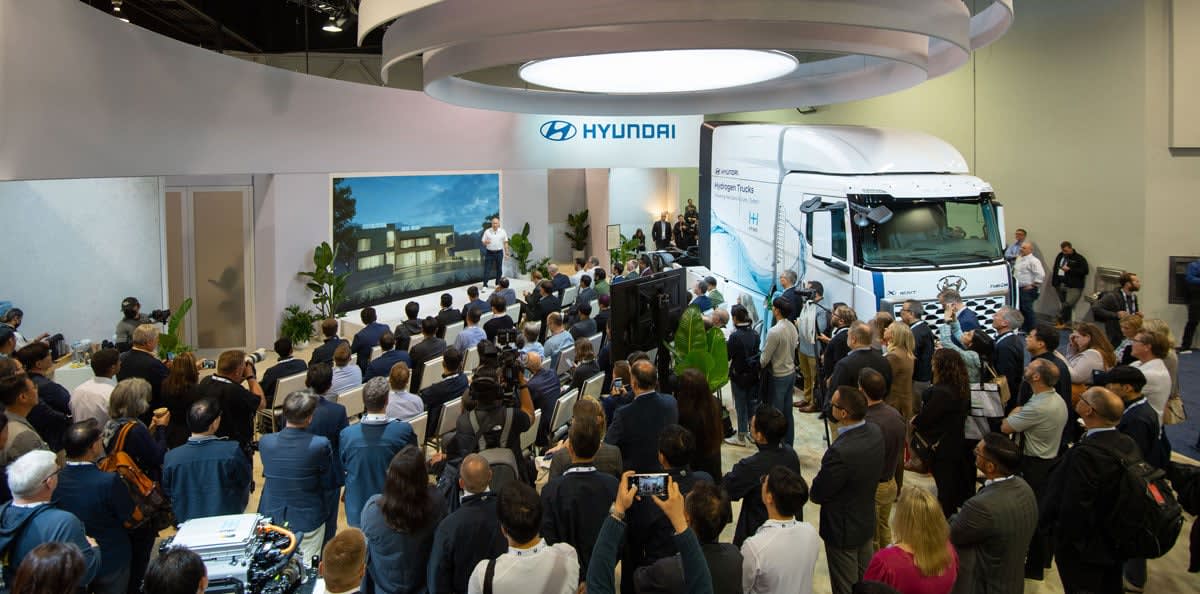 Hyundai Premieres Xcient Fuel Cell Tractor for North America | Heavy ...