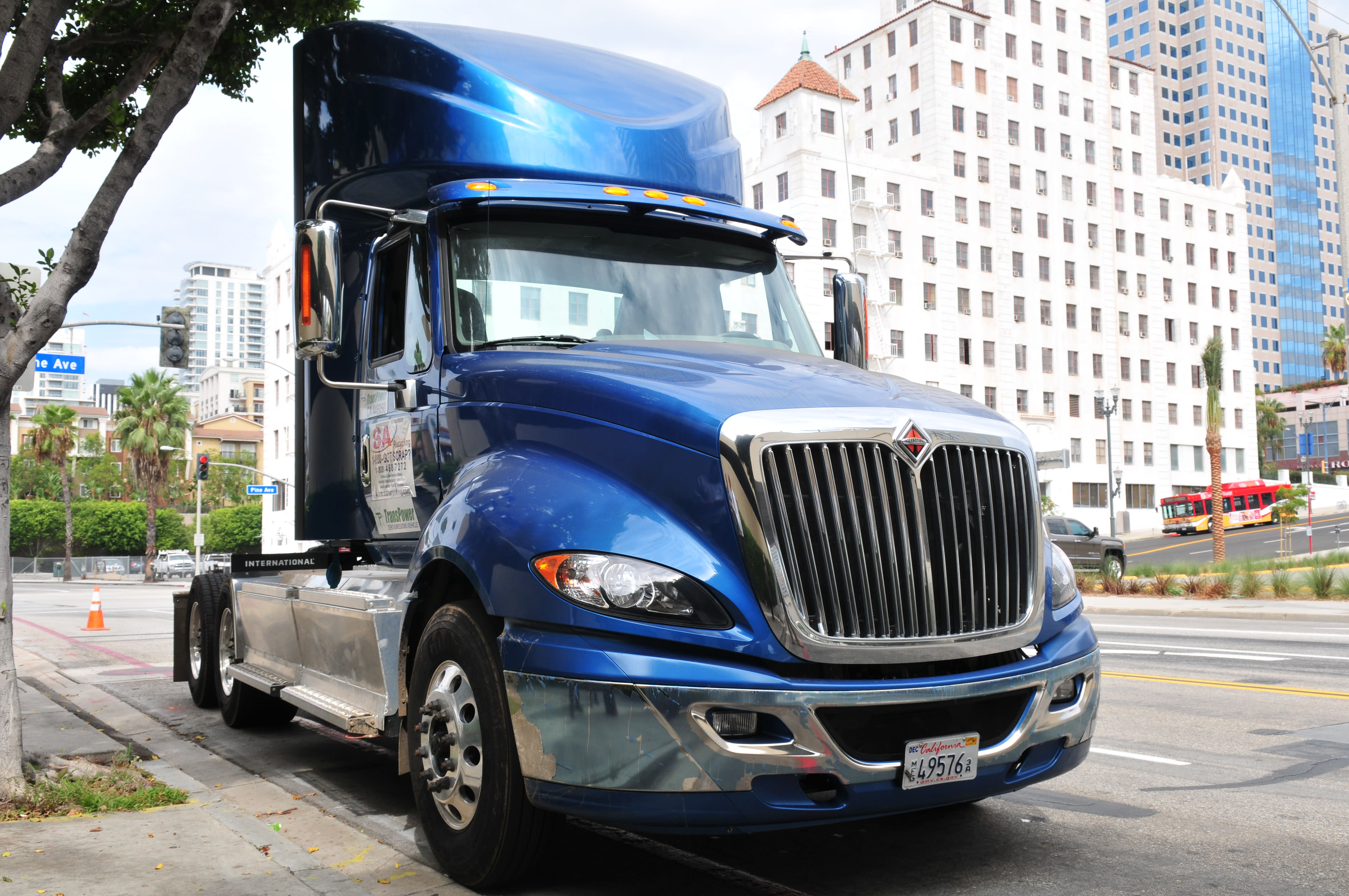 TransPower's Totally Electric Class 8 Tractor [Video] | Heavy Duty Trucking