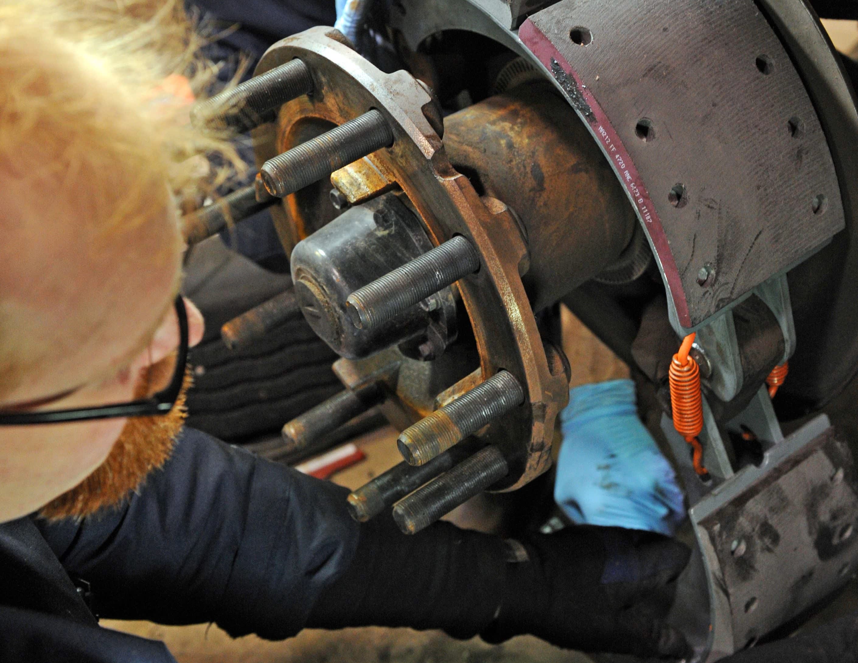 Maintaining S-Cam Foundation Brakes | Heavy Duty Trucking
