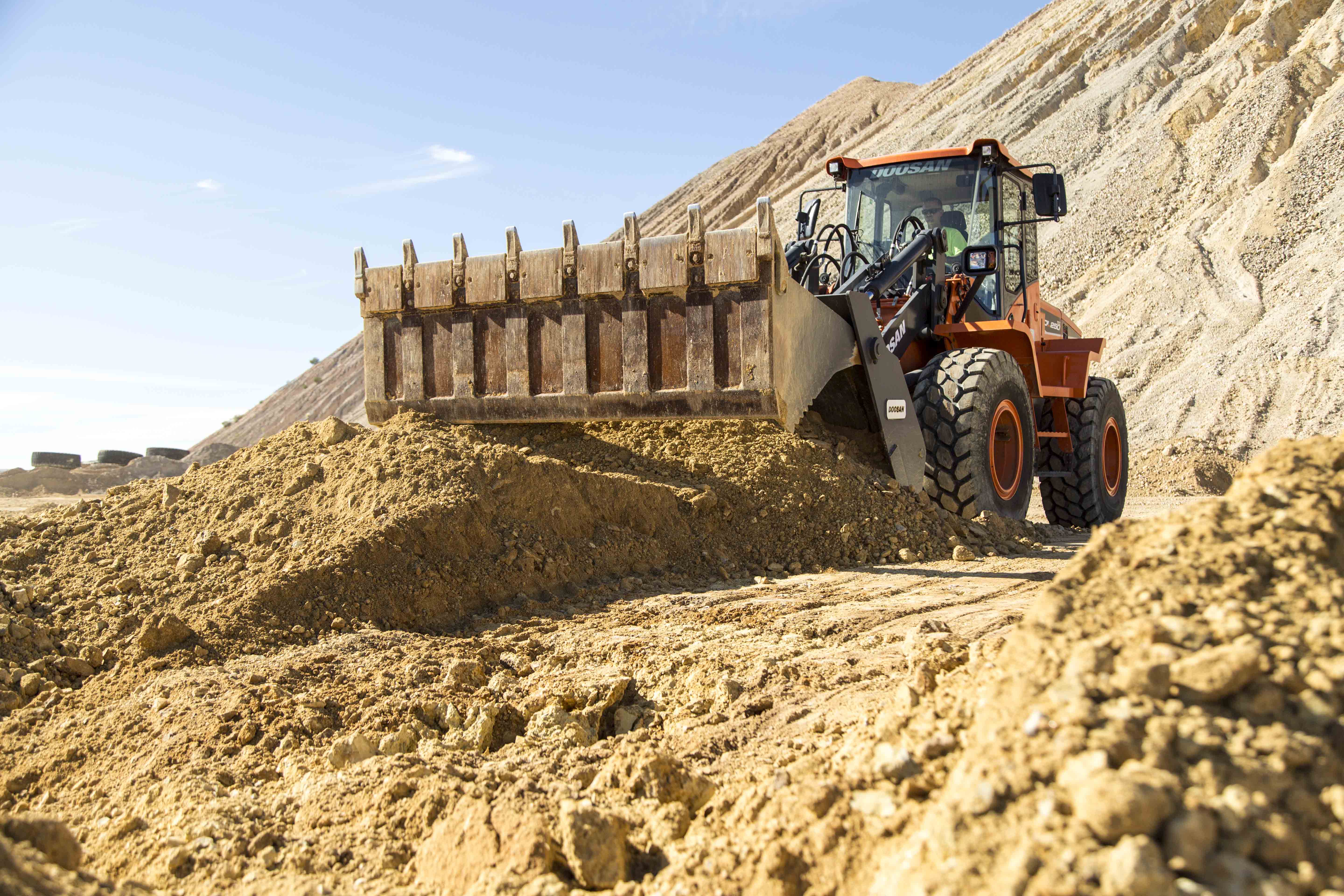 DL250-5 and DL250TC-5 Wheel Loaders | Government Fleet
