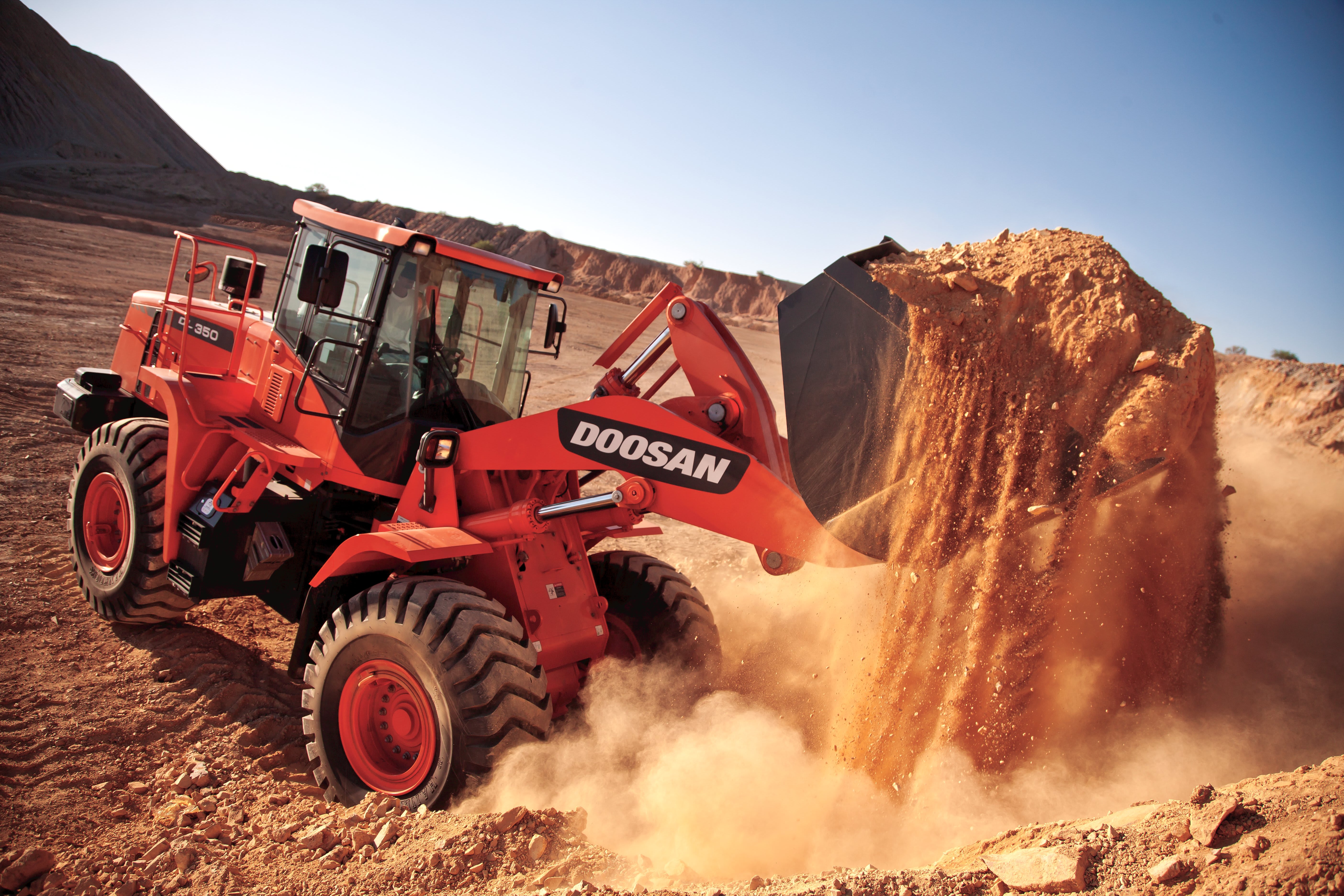 DL300 and DL350 Wheel Loaders | Government Fleet