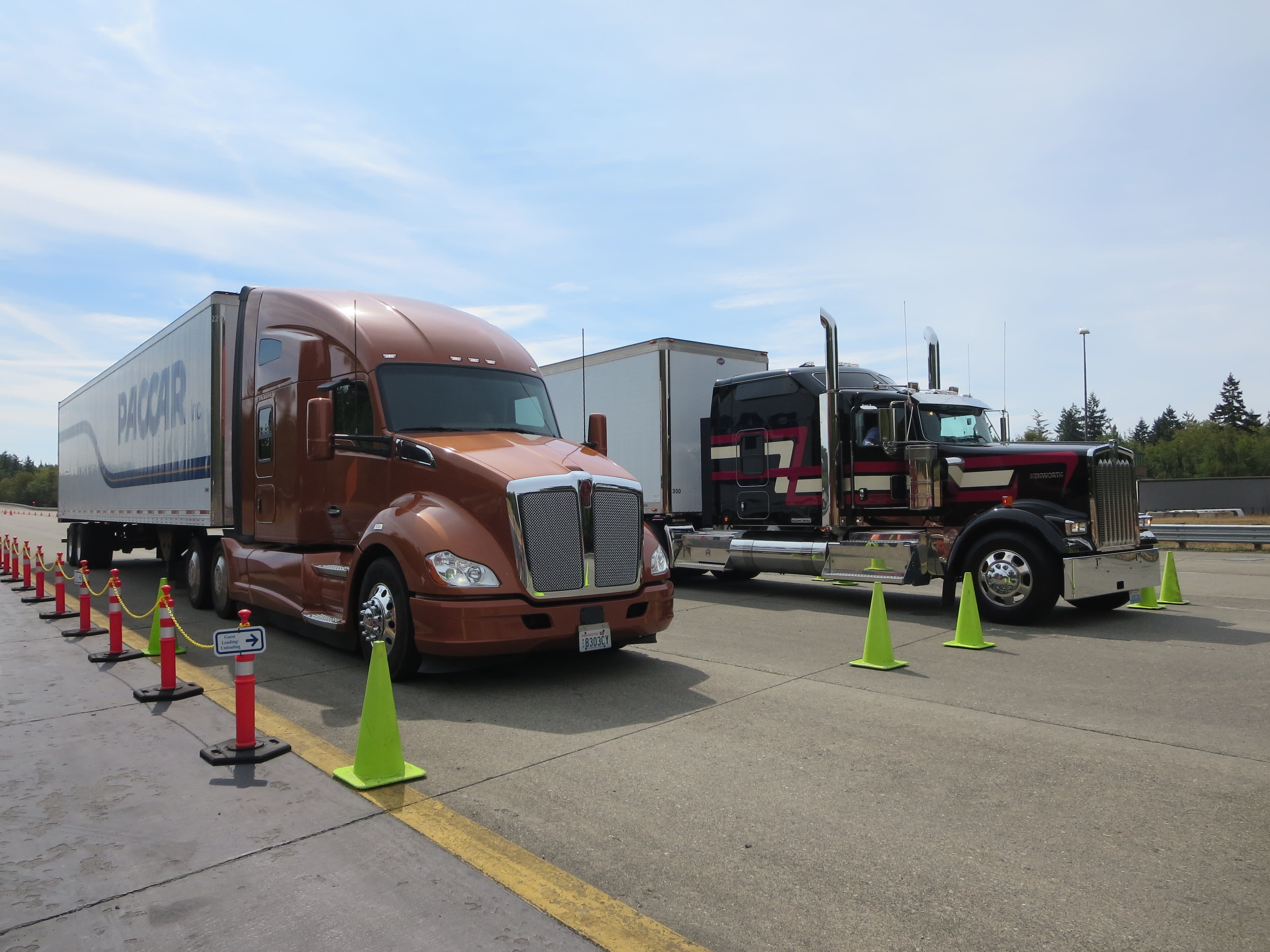 Photos: Kenworths on the Paccar Test Track | Heavy Duty Trucking