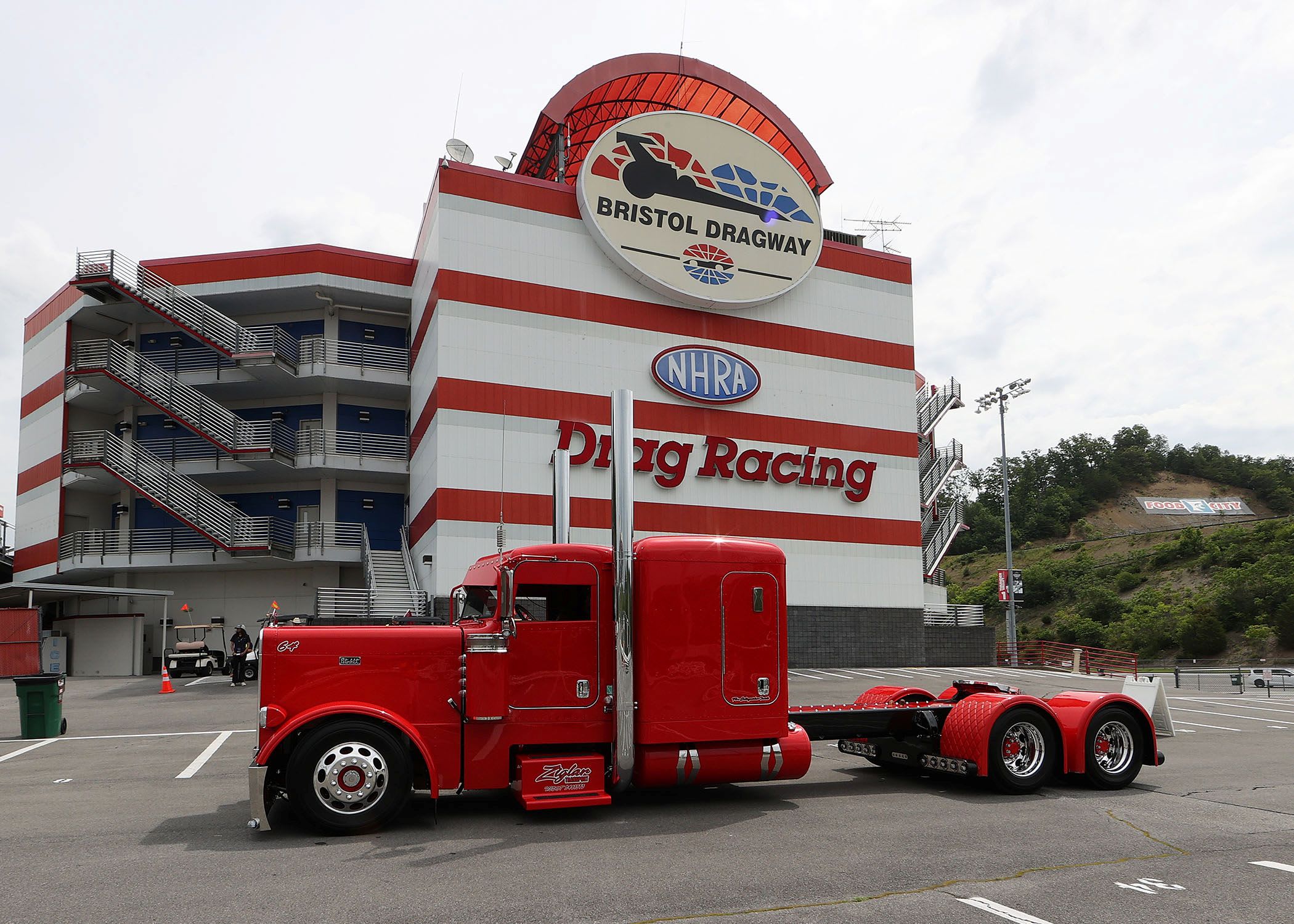 Photos: Shell SuperRigs Light Up Bristol Tennessee | Heavy Duty Trucking