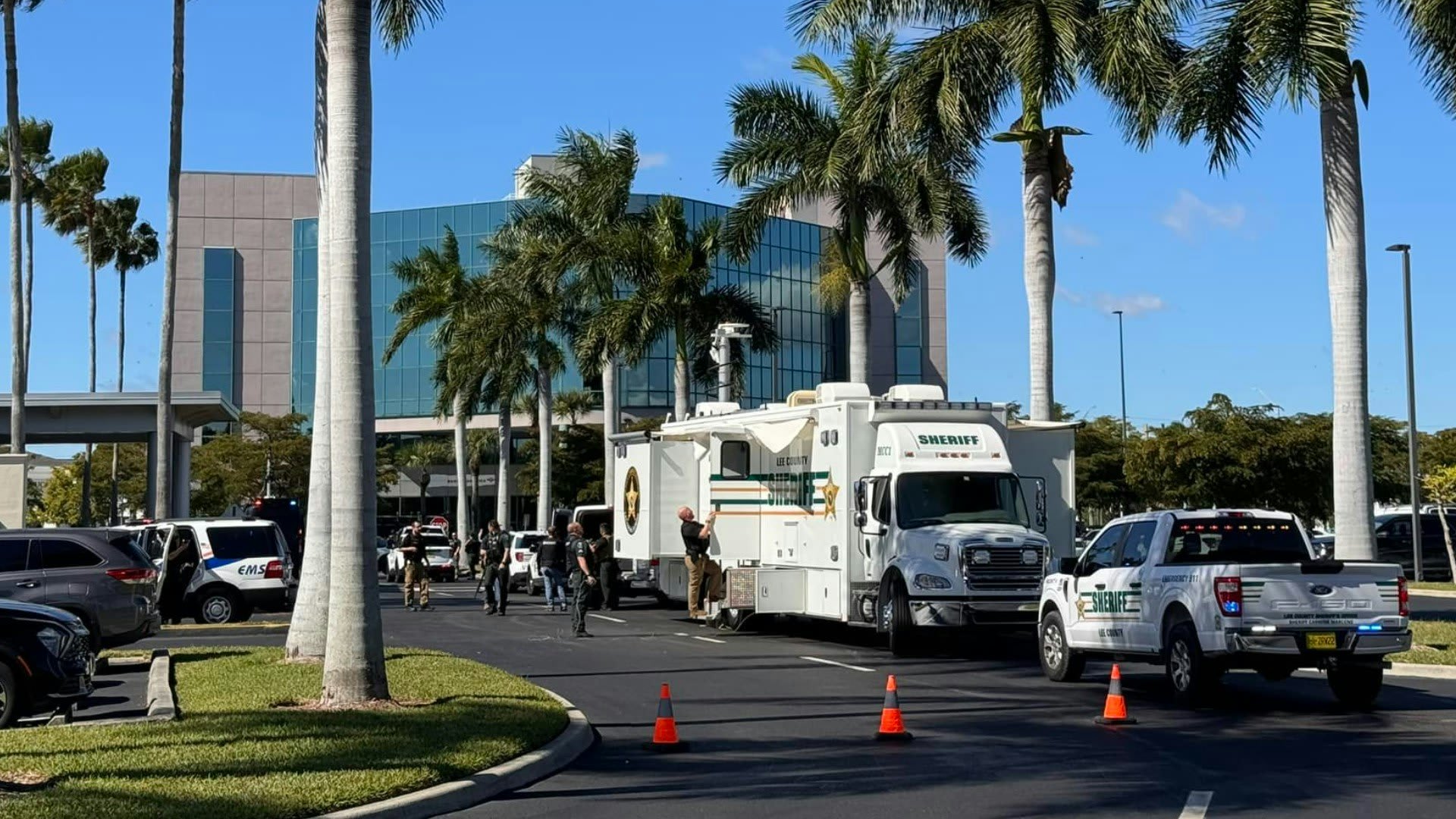 Bank Robbery Suspect Killed by Florida SWAT Sniper During Hostage ...