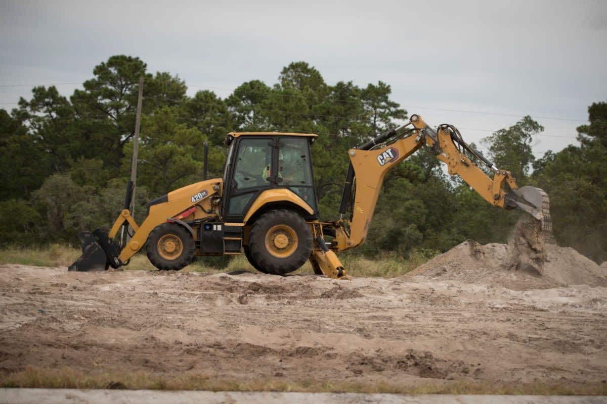 Cat’s New Line of Backhoe Loaders Deliver Better Fuel Efficiency ...