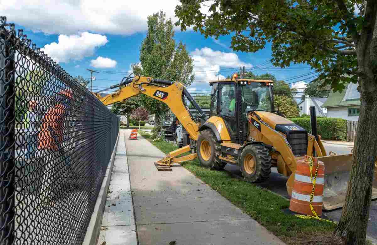 Cat 440, 450 Backhoe Loaders Deliver Performance and Comfort ...