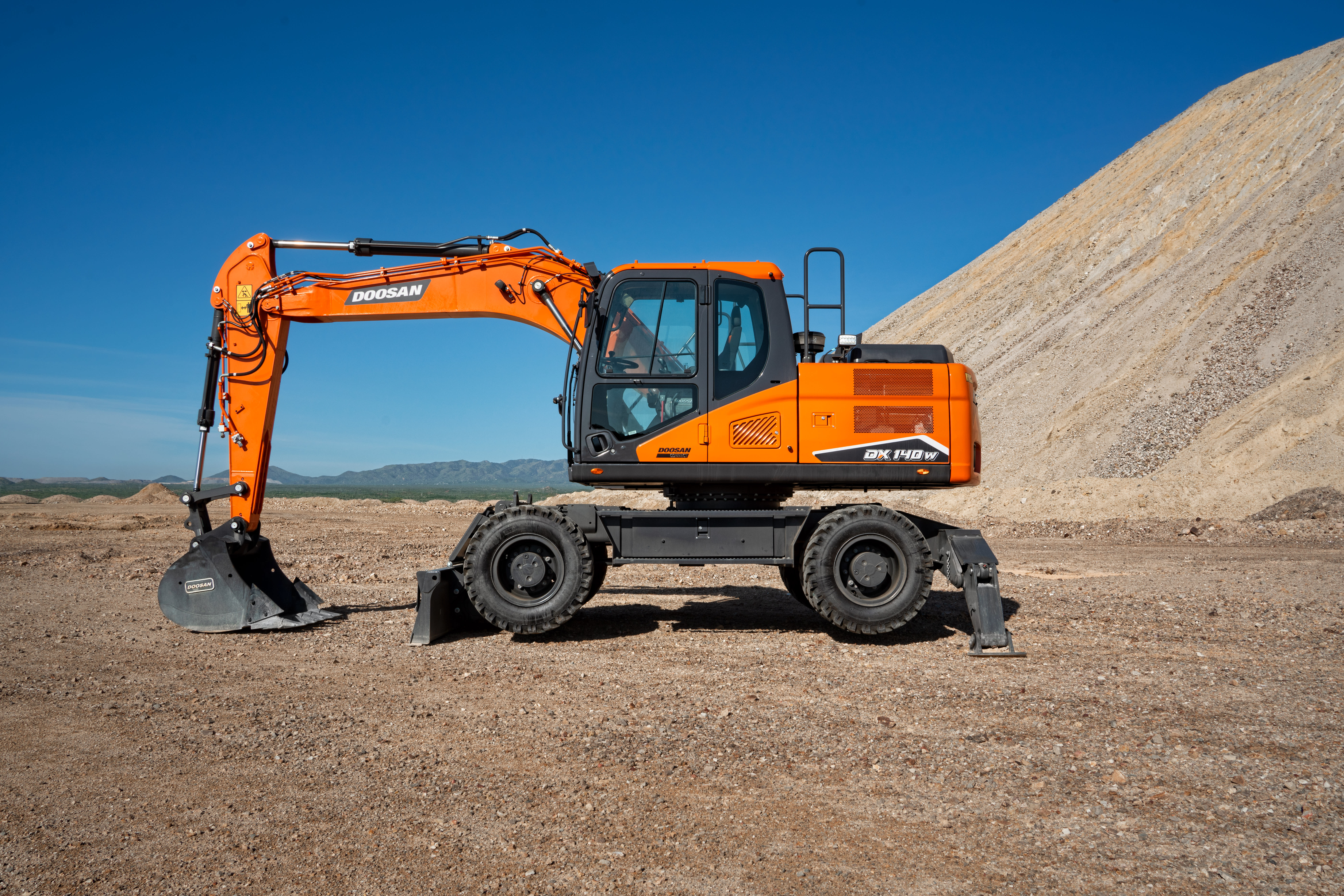 New Excavators Boost Production in Tight Areas | Government Fleet