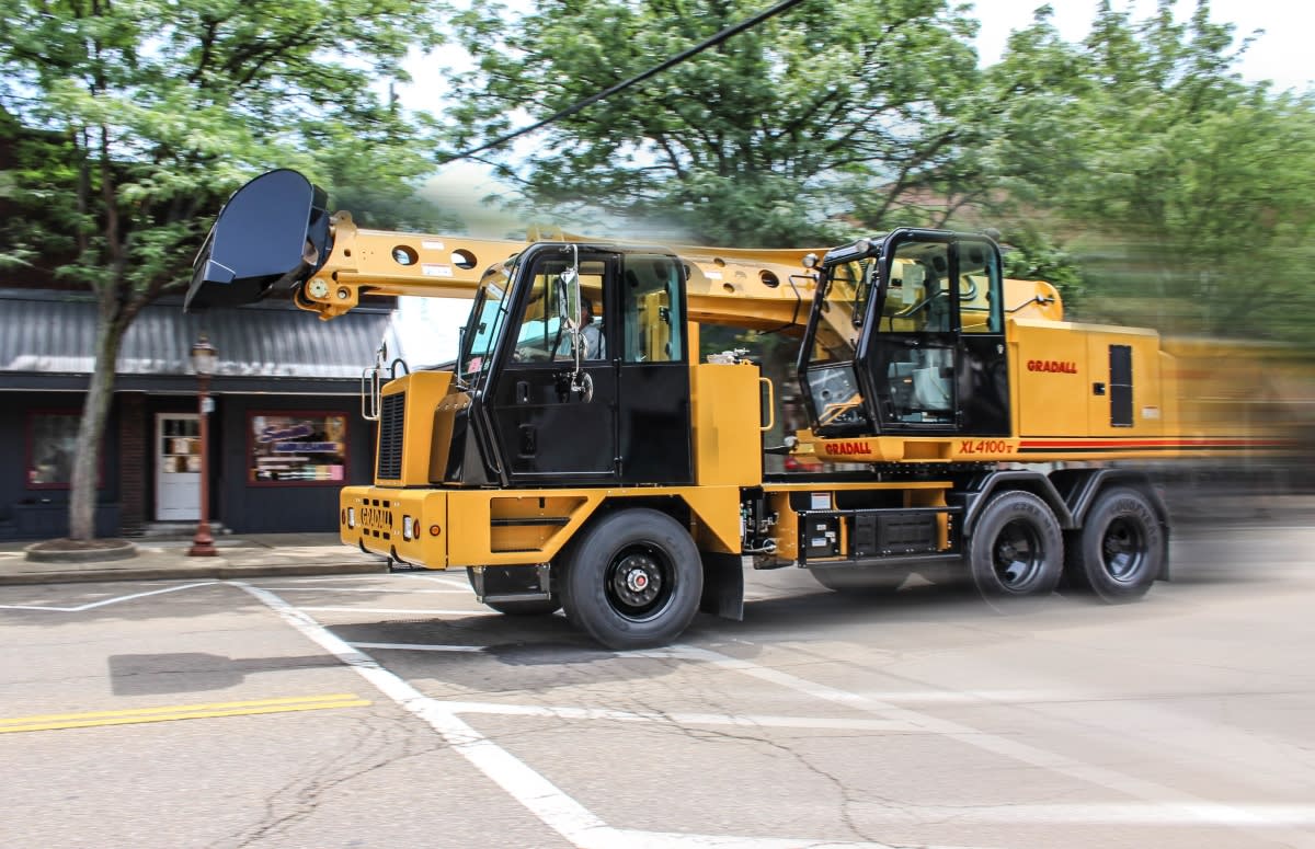 Gradall XL 4100 V Excavator Has Fuel-Efficient Engine | Government Fleet