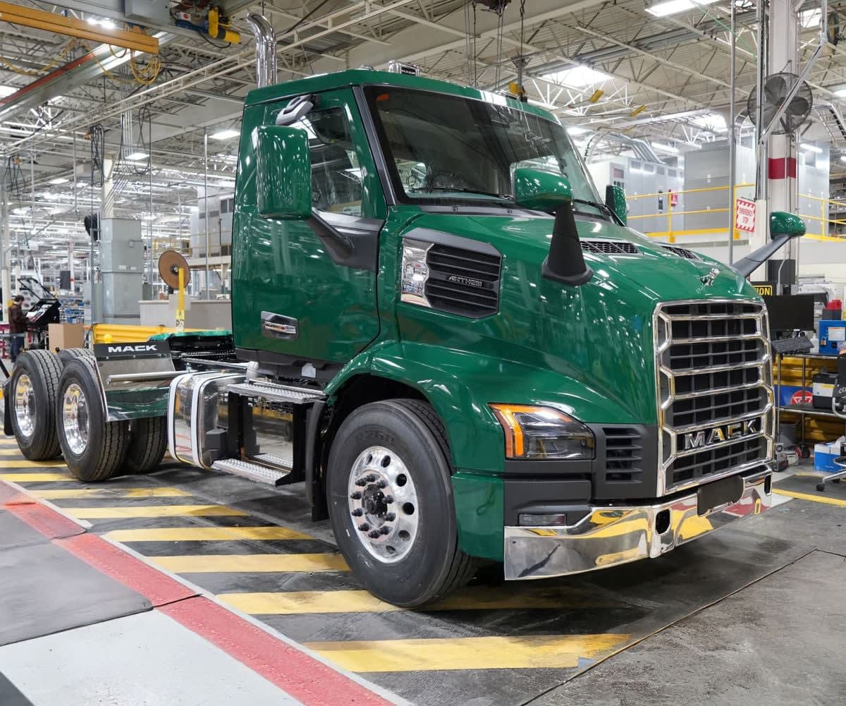 Mack Financial: Truck Fleet Physical Damage Insurance | Heavy Duty Trucking