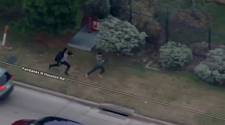 TX Bystander Chases Down Fleeing Man for Deputies | Police Magazine