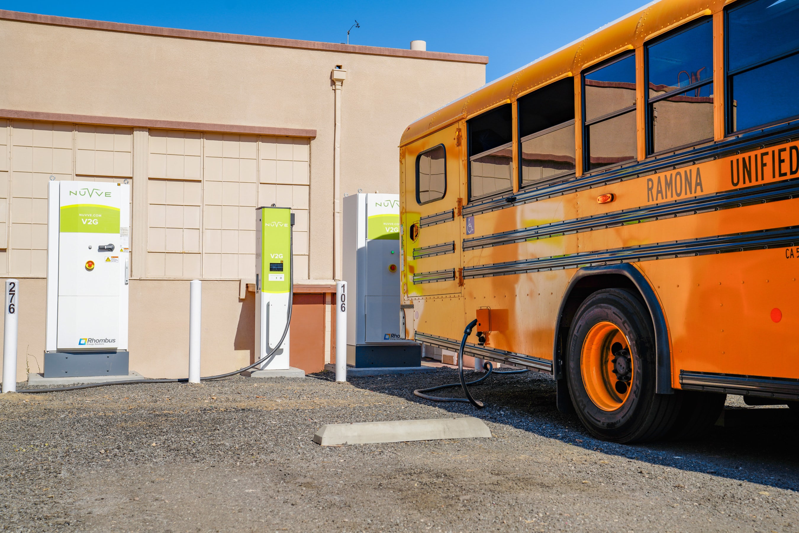 California School District Rolls Out Eight EV Buses with V2G Ambitions ...