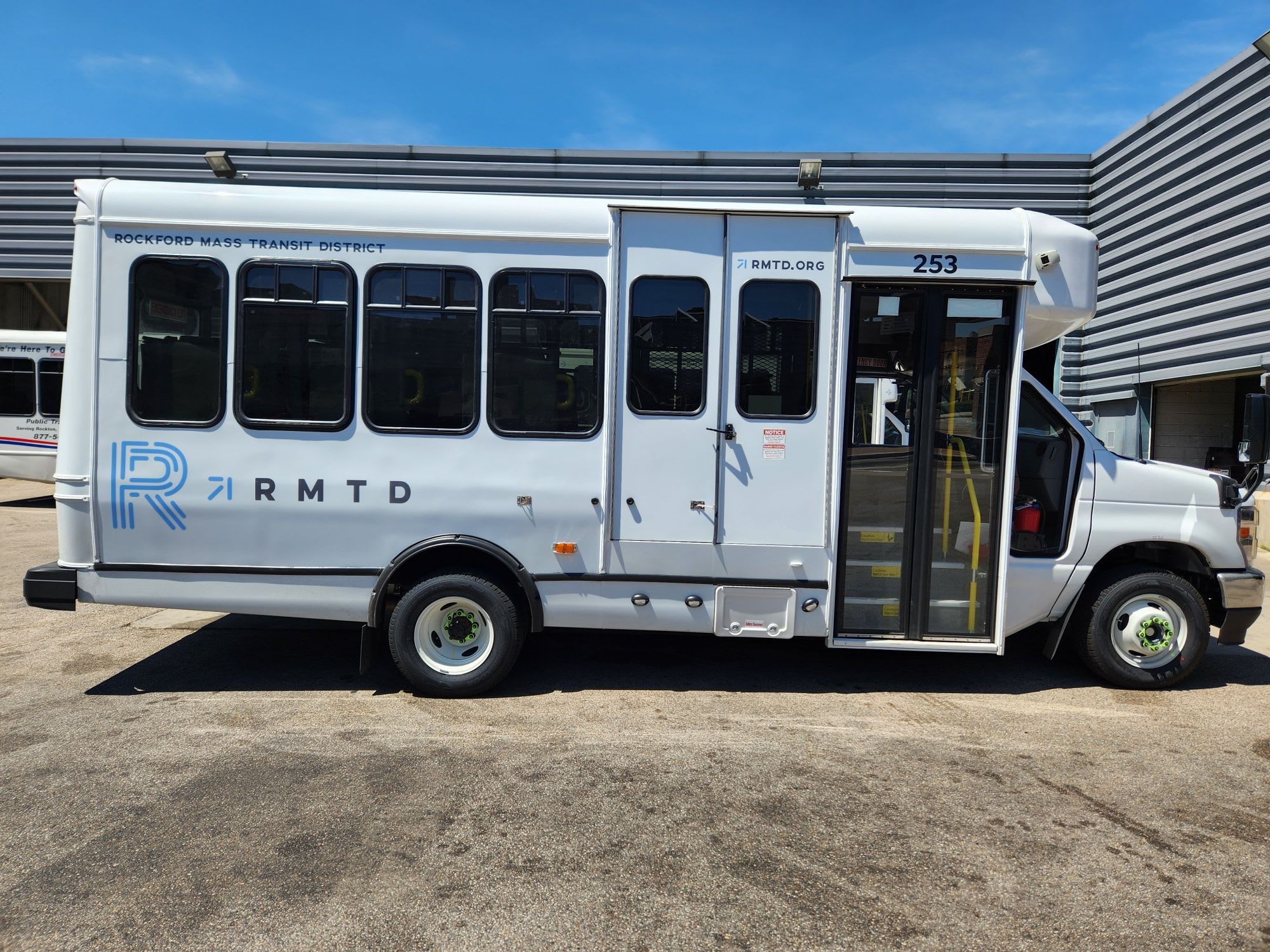 Illinois' RMTD Adds 14 Paratransit Vehicles | Metro