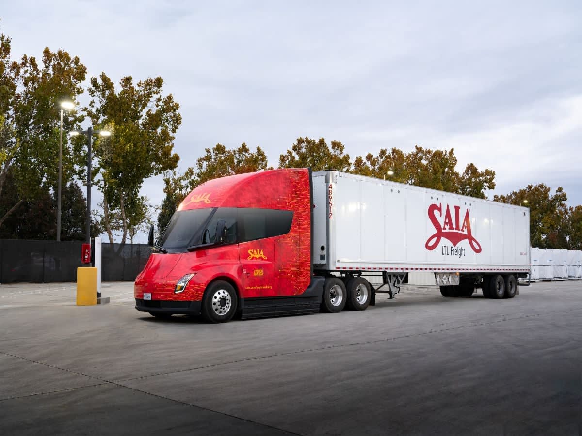 Saia Partners with Tesla to Launch Two Electric Semis | Heavy Duty Trucking