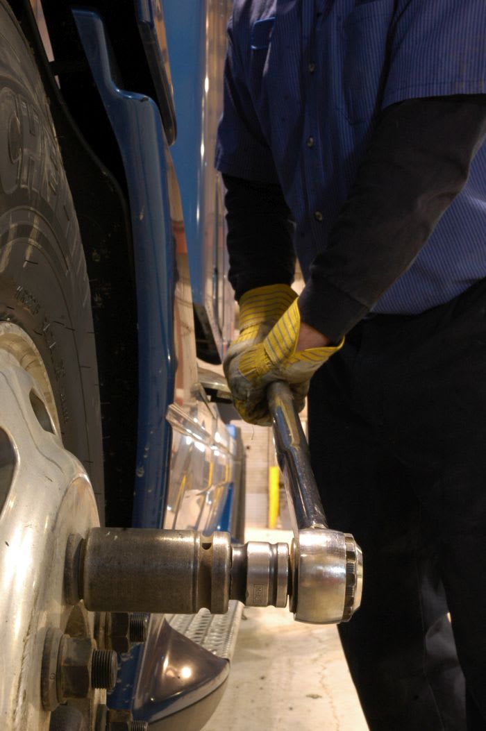 5 Tips to Prevent Wheel Separation | Heavy Duty Trucking